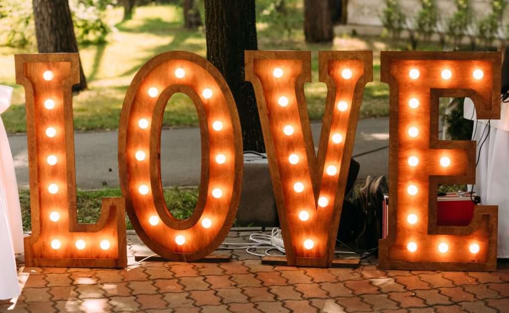 Increíbles Ideas Para Usar Letras Gigantes En La Decoración De Tu Boda